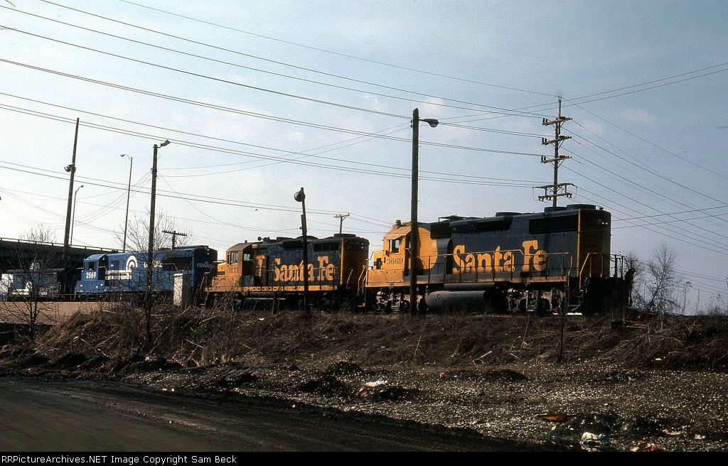 ATSF 3669, 3171, and CR 2569